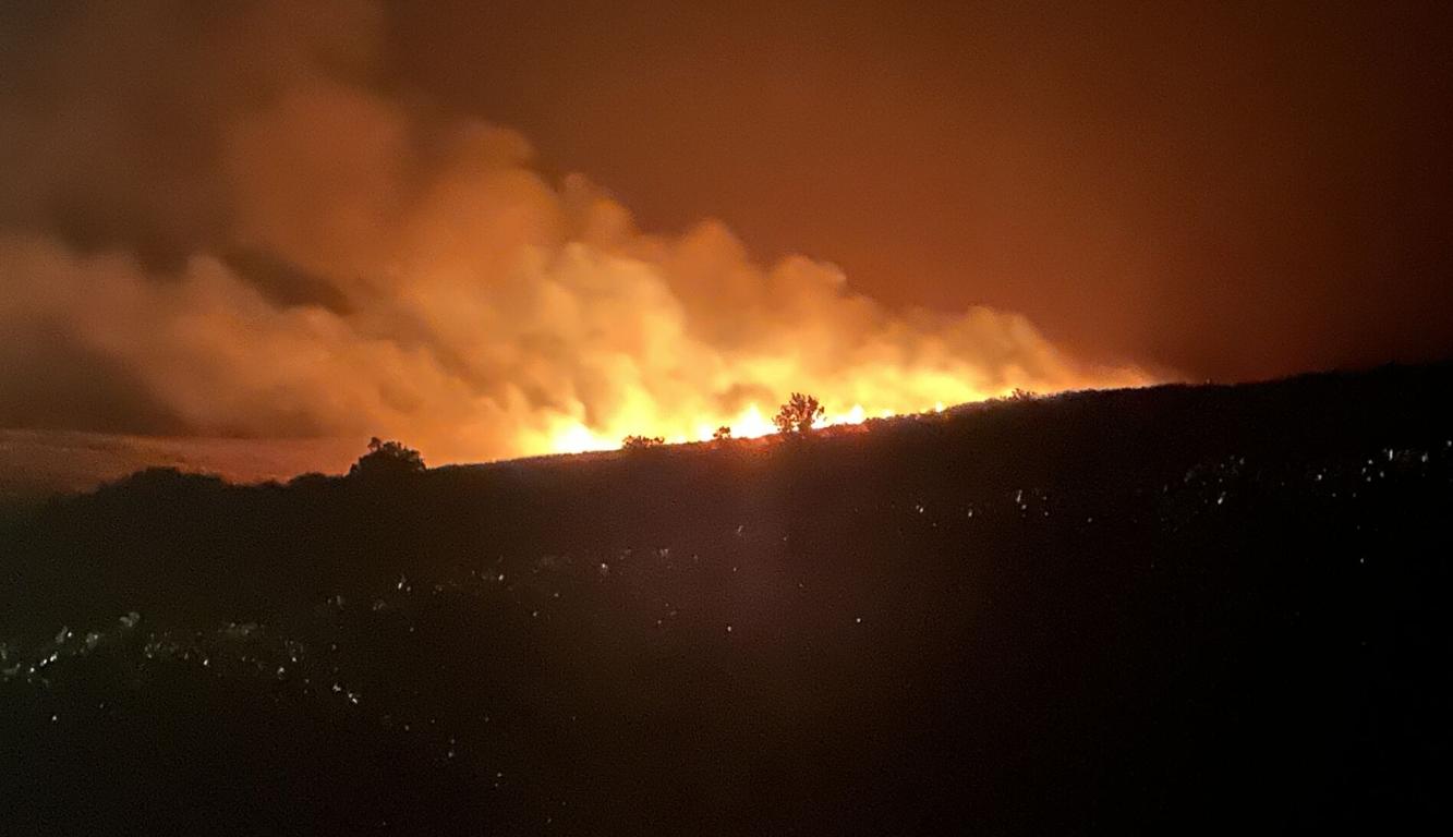 Kauai firefighters battle brush fire on Waimea Canyon Drive, 100 acres ...