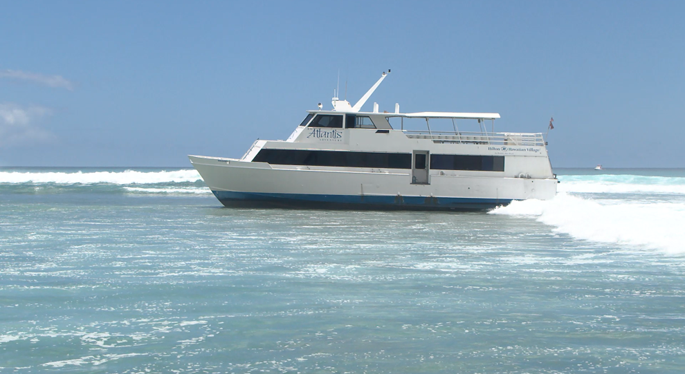 Shuttle boat runs aground outside Kewalo Basin Harbor due to high surf ...
