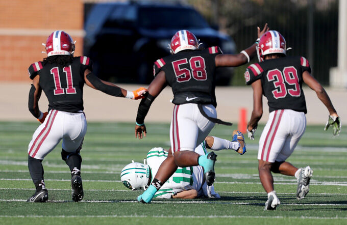 Dawgs oust Cuero Gobblers from football playoffs | Local News | kjas.com