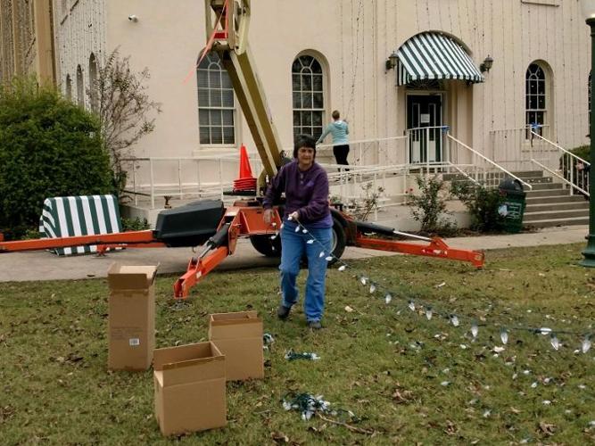 Christmas lights going up on the Jasper County Courthouse | Local News ...