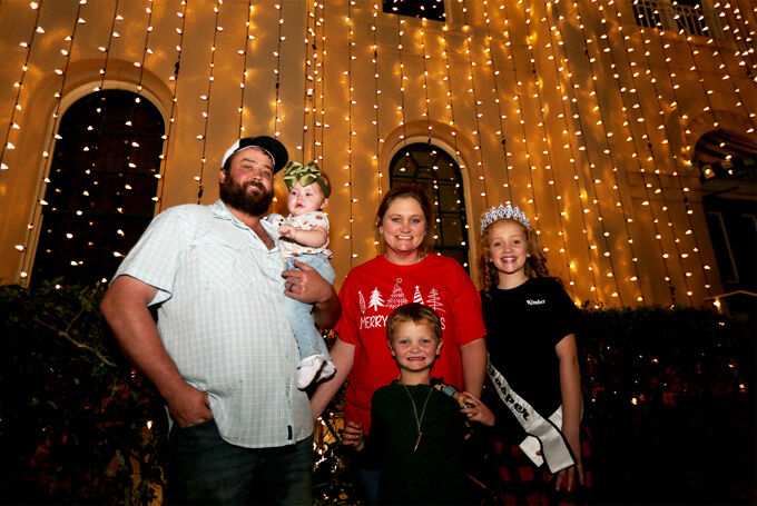The lights are on for Christmas at the Jasper County Courthouse | Local ...