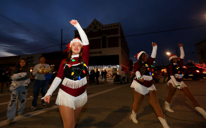 Jasper turns out for the Annual Christmas Parade | Local News | kjas.com