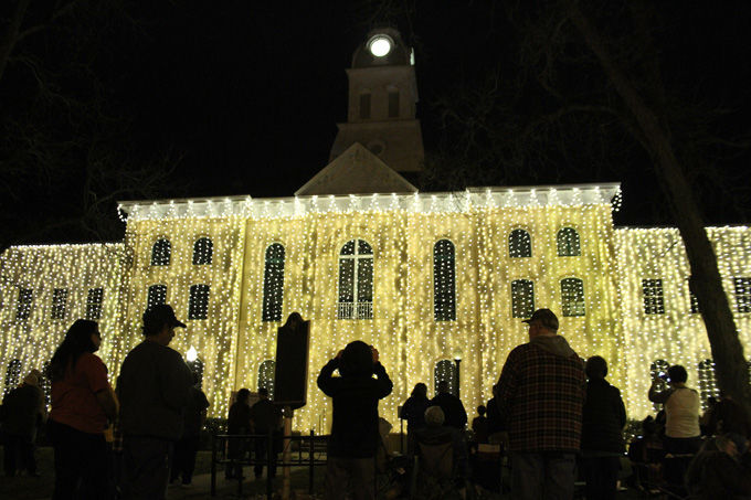Jasper County Courthouse lights the lights for the season | Local News ...