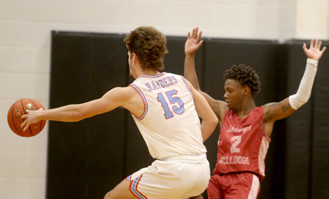 Jasper slips past Lumberton to win Woodville Basketball Tourney ...