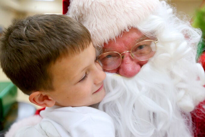 Santa visits the Southside Bank in Downtown Jasper | Local News | kjas.com