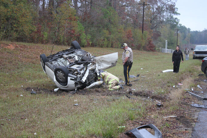 Two dead and one critically injured in Saturday morning crash | Local ...