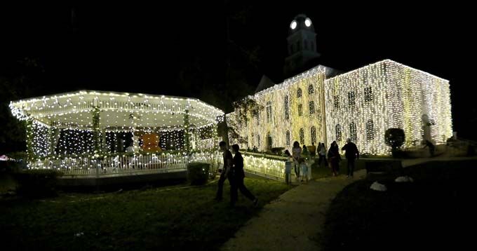 Jasper lights the courthouse up for Christmas | Local News | kjas.com