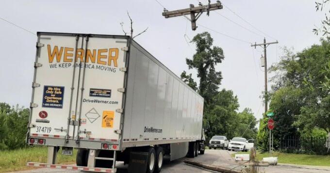 Big-rig knocked down one block of utility lines in East Jasper | Local ...