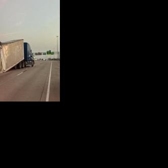18-wheeler trailer collapsed on I-10 in Beaumont | Local News | kjas.com