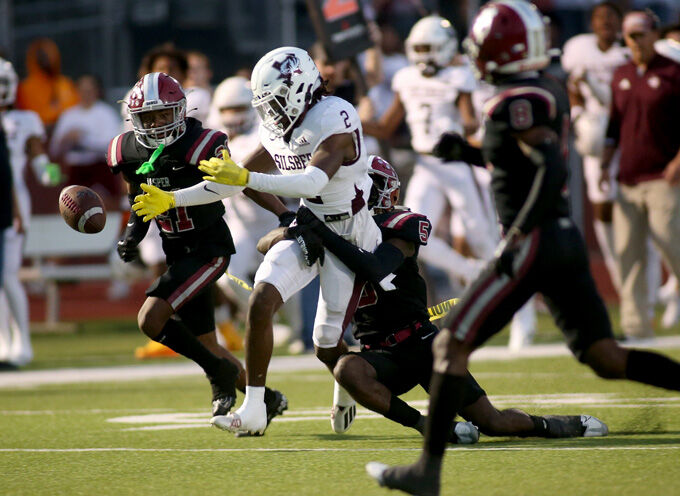 Dawgs drop heartbreaker to rival Silsbee Tigers by 3 points | Local ...