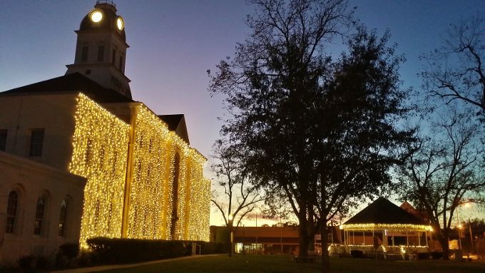 Jasper County Courthouse glitters like gold | Local News | kjas.com