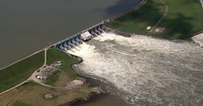 Evacuations along Trinity River for massive water release from Lake ...