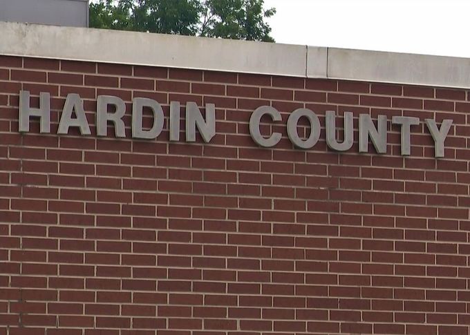 Woman charged with assisting escape, Hardin County jail inmate remains ...