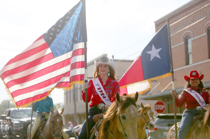 Jasper Rodeo Parade winds its way through downtown Jasper | Local News | kjas.com