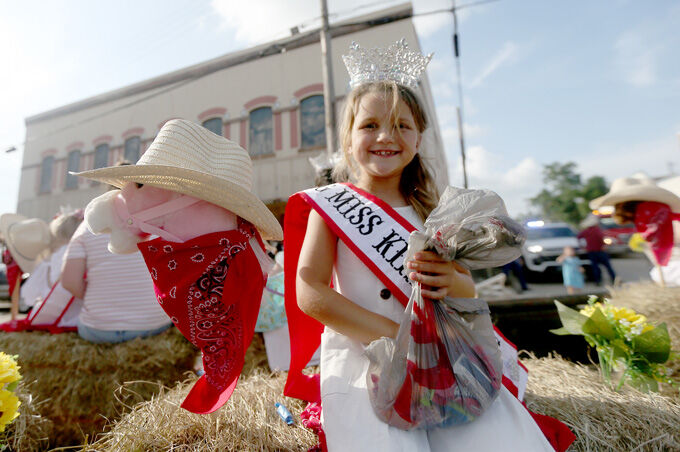Jasper Rodeo Parade winds its way through downtown Jasper | Local News ...