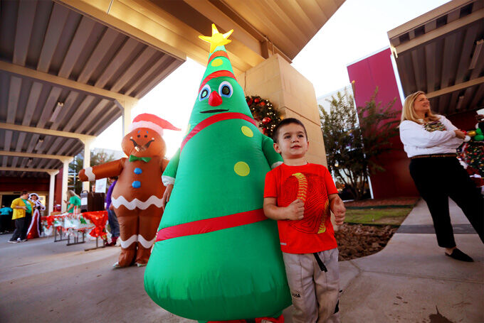 Santa and two of his reindeer's visit Christus Jasper Memorial Hospital ...
