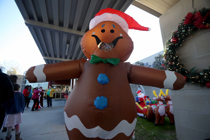 Santa and two of his reindeer's visit Christus Jasper Memorial Hospital ...