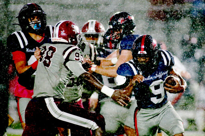 Jasper defeats Hardin-Jefferson 28 to 8 in the rain | Local News | kjas.com