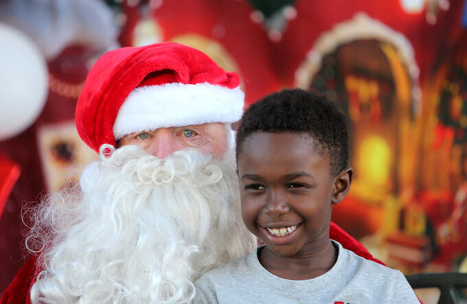 Santa and two of his reindeer's visit Christus Jasper Memorial Hospital ...