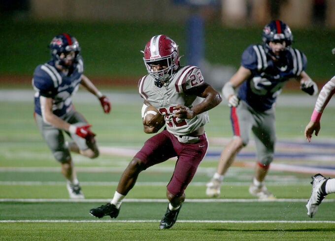 Jasper defeats Hardin-Jefferson 28 to 8 in the rain | Local News | kjas.com