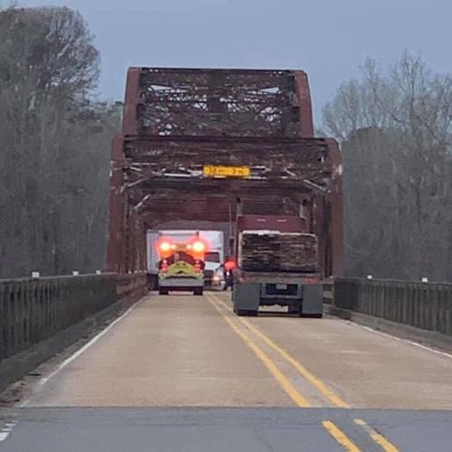 Accident briefly shut down the Hwy 63 Burr Ferry Bridge | Local News ...