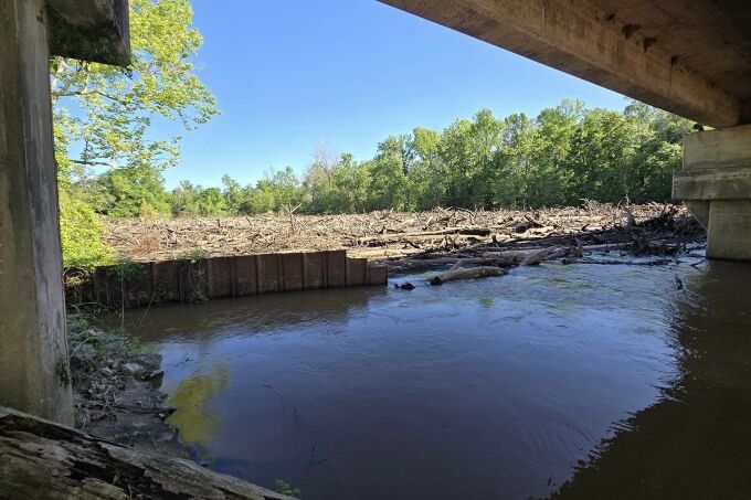 Rush of flood water caused a log jam on the Sabine River at Deweyville ...