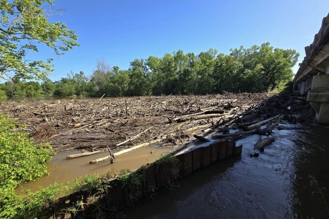 Rush of flood water caused a log jam on the Sabine River at Deweyville ...