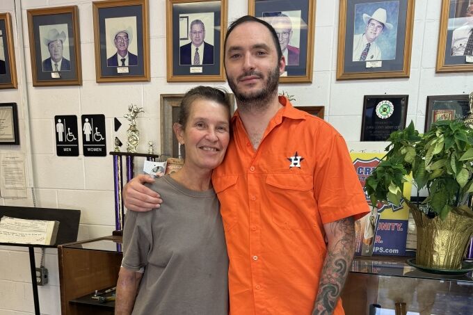 Mail carrier recovering from dog attack thanks deputy who saved her ...