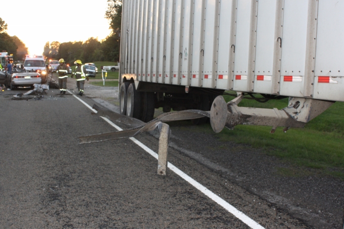 Driver seriously injured when car went under 18-wheeler trailer | Local ...