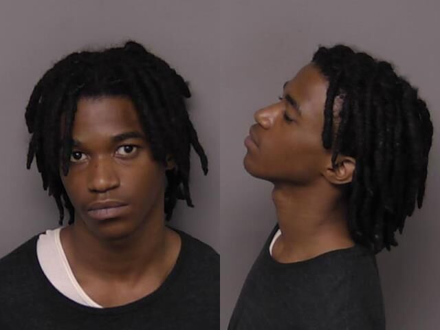 Second Chicago man pleads guilty to passing fake $100 bills in ...