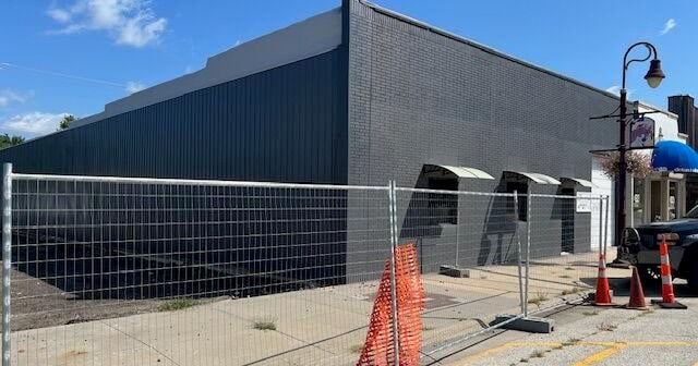 Mayor addresses Brown Shoe Fit relocation | News | kmaland.com