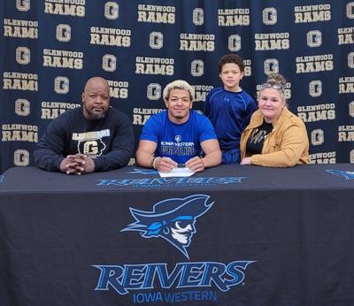 Glenwood wrestling star Carter headed to Iowa Western | Sports | kmaland.com