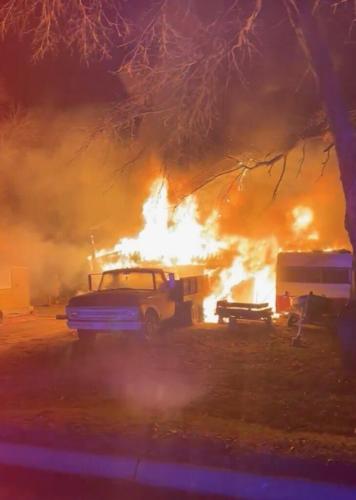 how does red oak burn