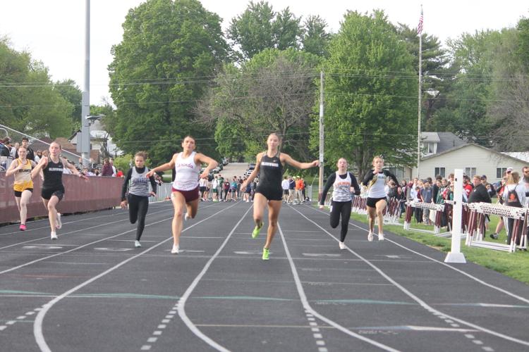 Hawkeye 10 Track and Field | Gallery | kmaland.com