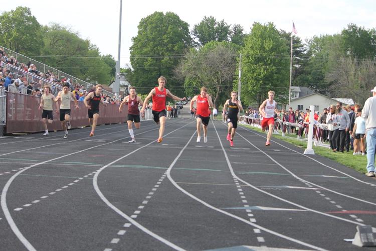 Hawkeye 10 Track and Field | Gallery | kmaland.com