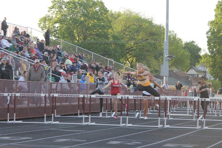 Hawkeye 10 Track and Field | Gallery | kmaland.com