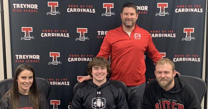 Treynor quarterback Dirks ready to keep working at Central College ...