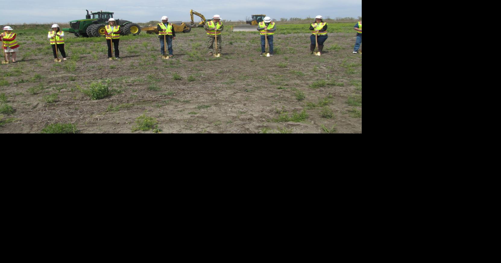 Ditch 6 levee expansion nears completion | News | kmaland.com