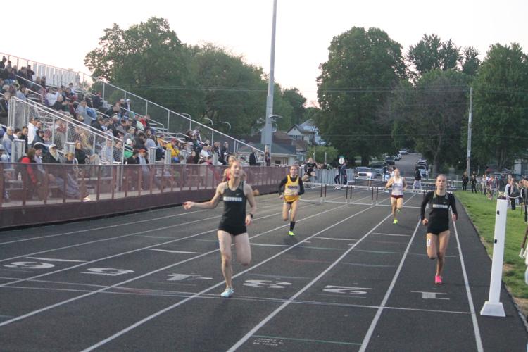 Hawkeye 10 Track and Field | Gallery | kmaland.com
