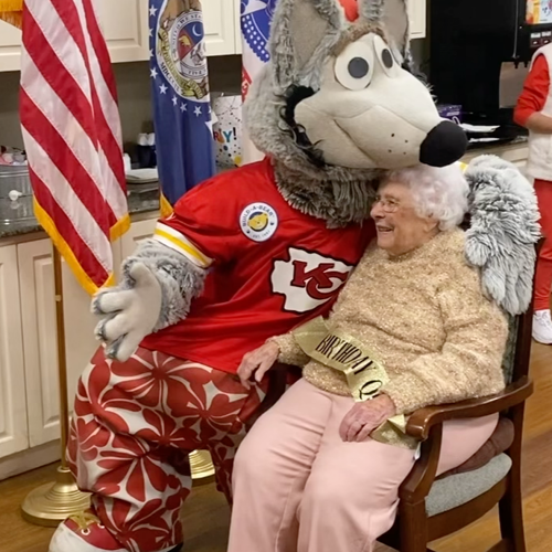 Chiefs superfan celebrates 106th birthday with KC WOLF! | Joplin News ...