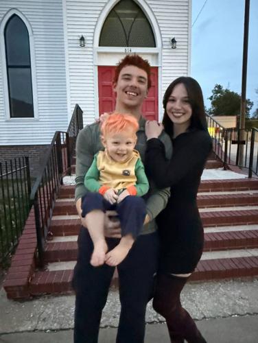 Young family killed in crash; SEK friends raise money after deaths of ...