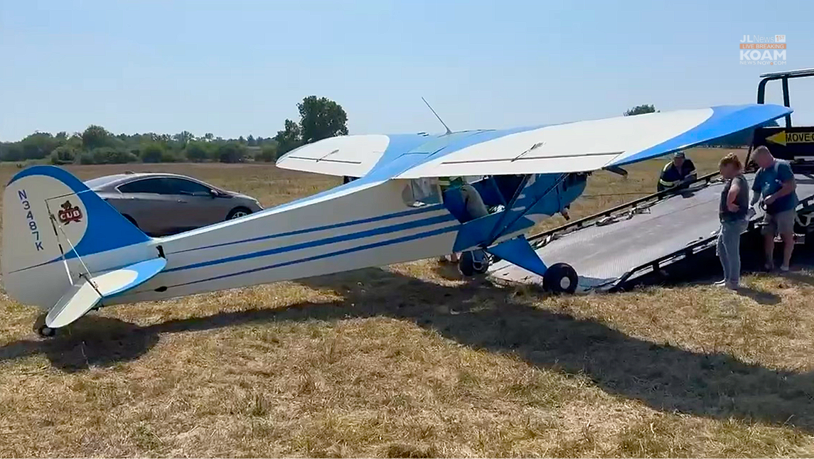 Small plane emergency landing in field near airport | Auto-accident ...