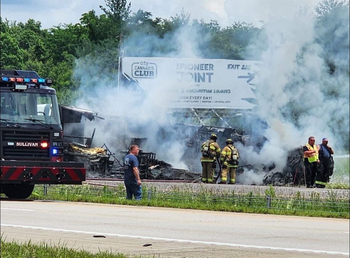 Mass Casualty Crash And Burn No Survivors On I 44 Near Sullivan