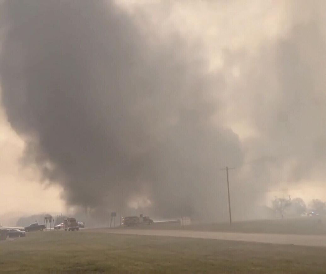 Large fire breaks out in Yates Center, KS - destroys building. | News ...