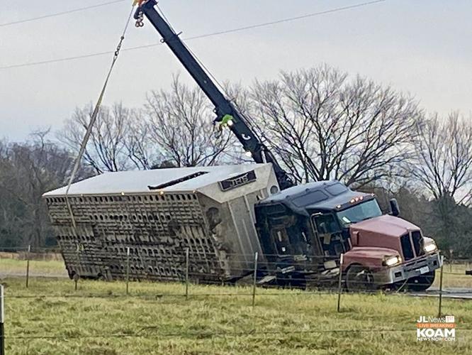 Semi cattle hauler overturns near I-49 in Jasper County | Joplin News ...