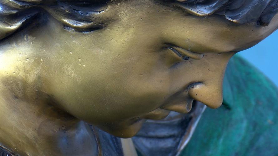 Library welcomes replacement statue after original was taken | Local ...