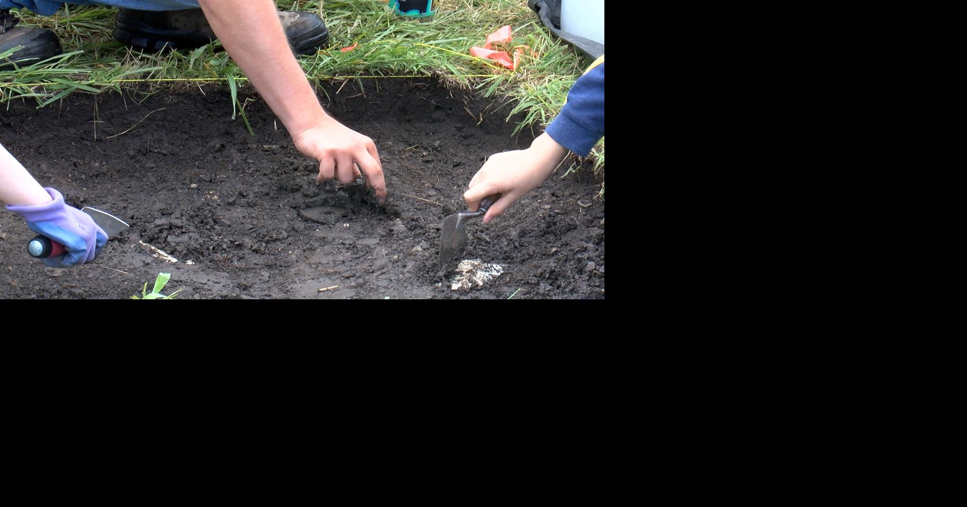 Volunteers work with archaeologists to dig up local history | Kansas ...