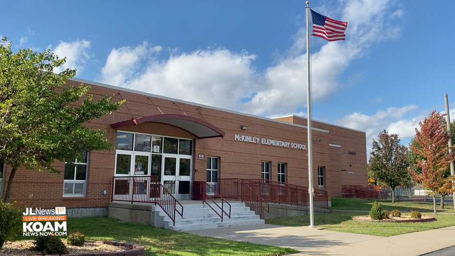 Deer rushes into McKinley Elementary School Library as kids leaving for buses | Joplin News ...