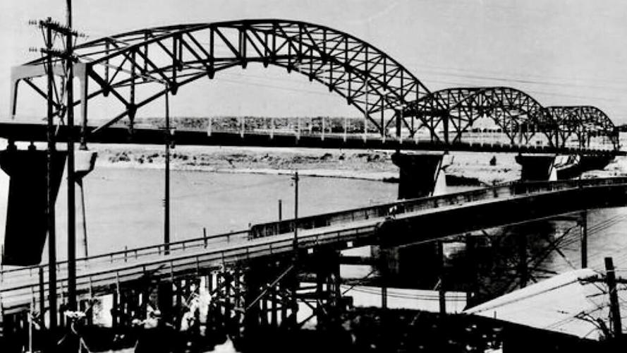 Final span of Buck O'Neil Bridge over Missouri River demolished ...