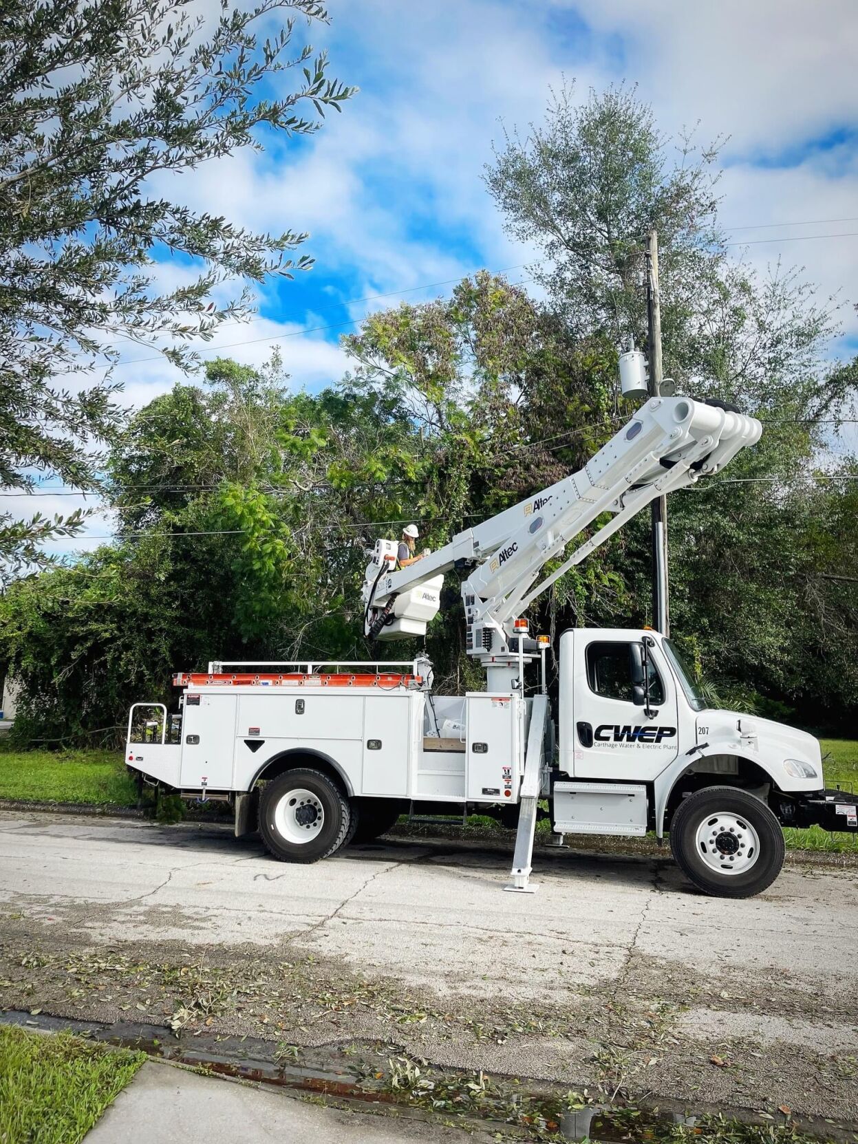 Carthage lineman return after work to restore power in wake of ...